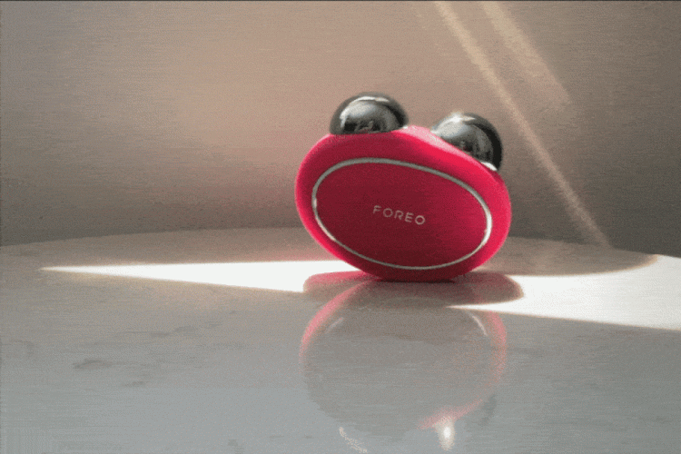We Put One Of The Best Microcurrent Devices To The Test: Foreo Bear